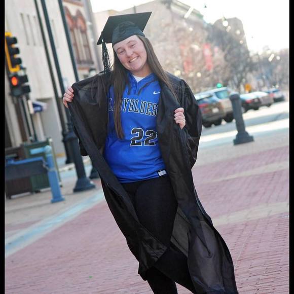 Megan's Closet (@megan_spain) | Poshmark